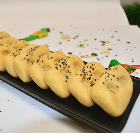 Buy Mava Peda & Kesar Peda at Lalchand Pedawala - SweeDesi